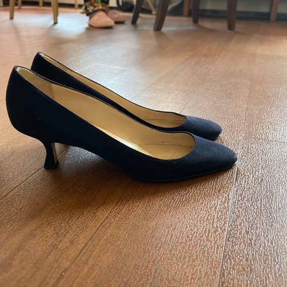 Manolo Blahnik | Shoes | Manolo Blahnik Navy Blue Suede Baby Heel Pumps ...